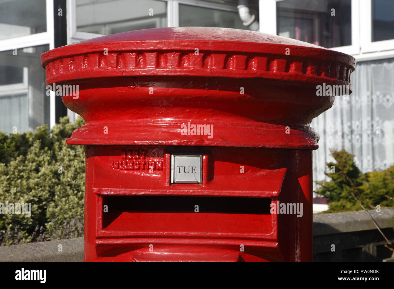 British post box hi-res stock photography and images - Alamy
