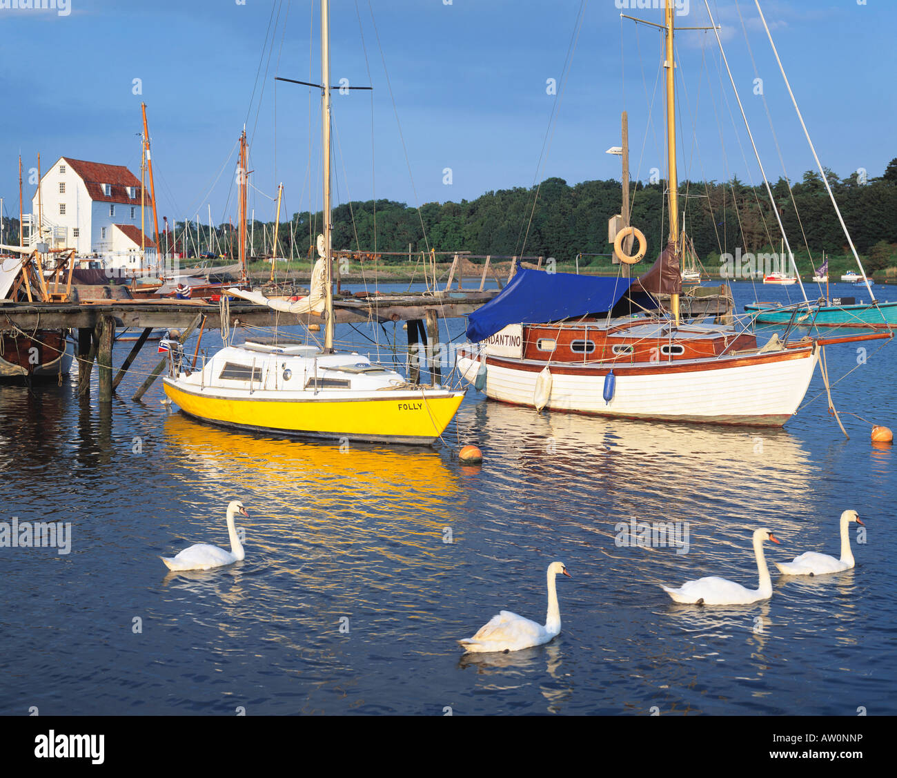 GB SUFFOLK WOODBRIDGE RIVER DEBEN TIDE MILL Stock Photo - Alamy