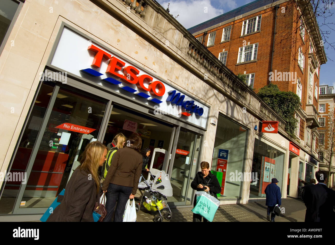 Kensington high street shops hi-res stock photography and images - Alamy
