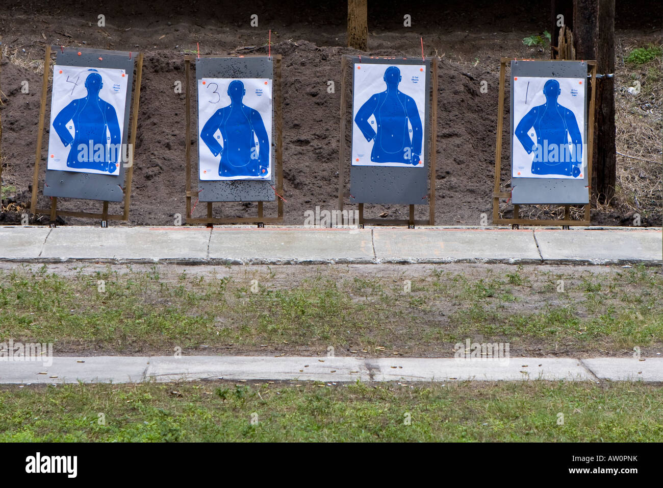 Firing at targets hi-res stock photography and images - Alamy