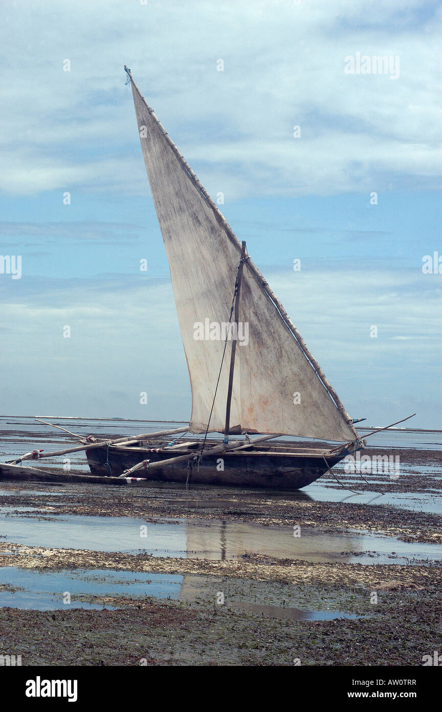 Arab Dhow at low tide on Shanzu beach 12km north of Mombasa Stock Photo ...
