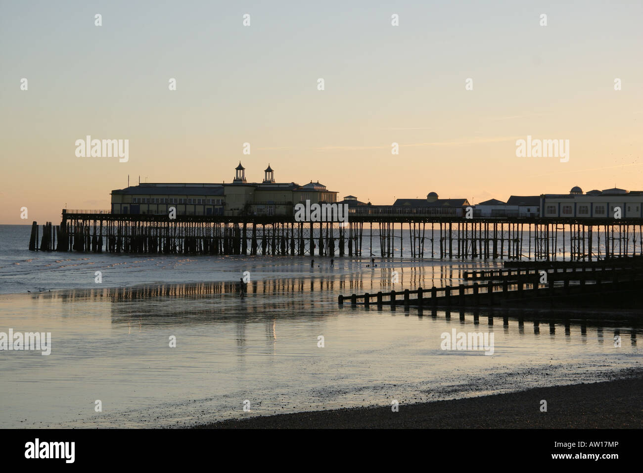 Silhouette hastings pier beach sunset hi-res stock photography and ...