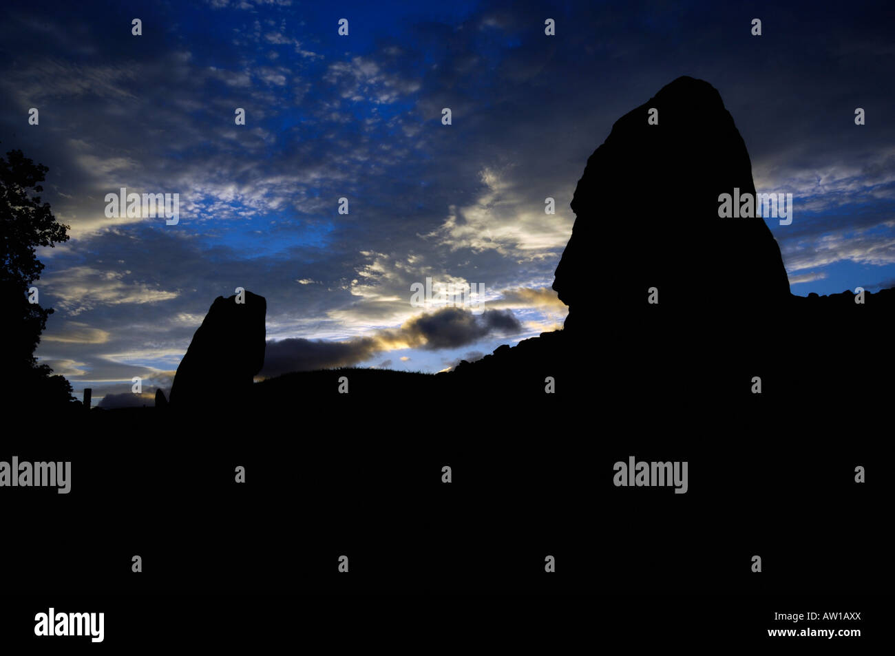 Corrimony cairn An ancient burial chamber Stock Photo - Alamy