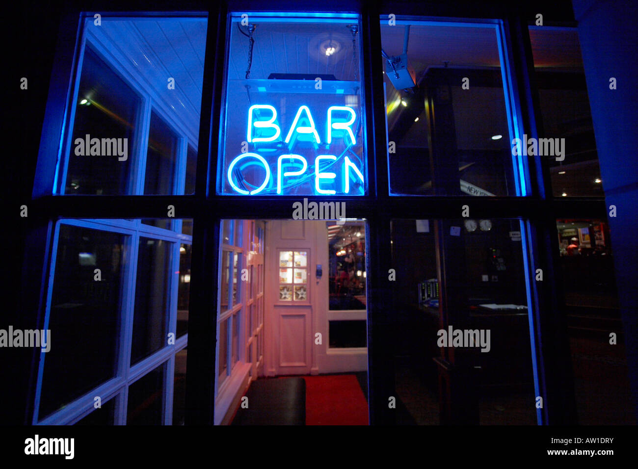 Neon sign club london hi-res stock photography and images - Alamy