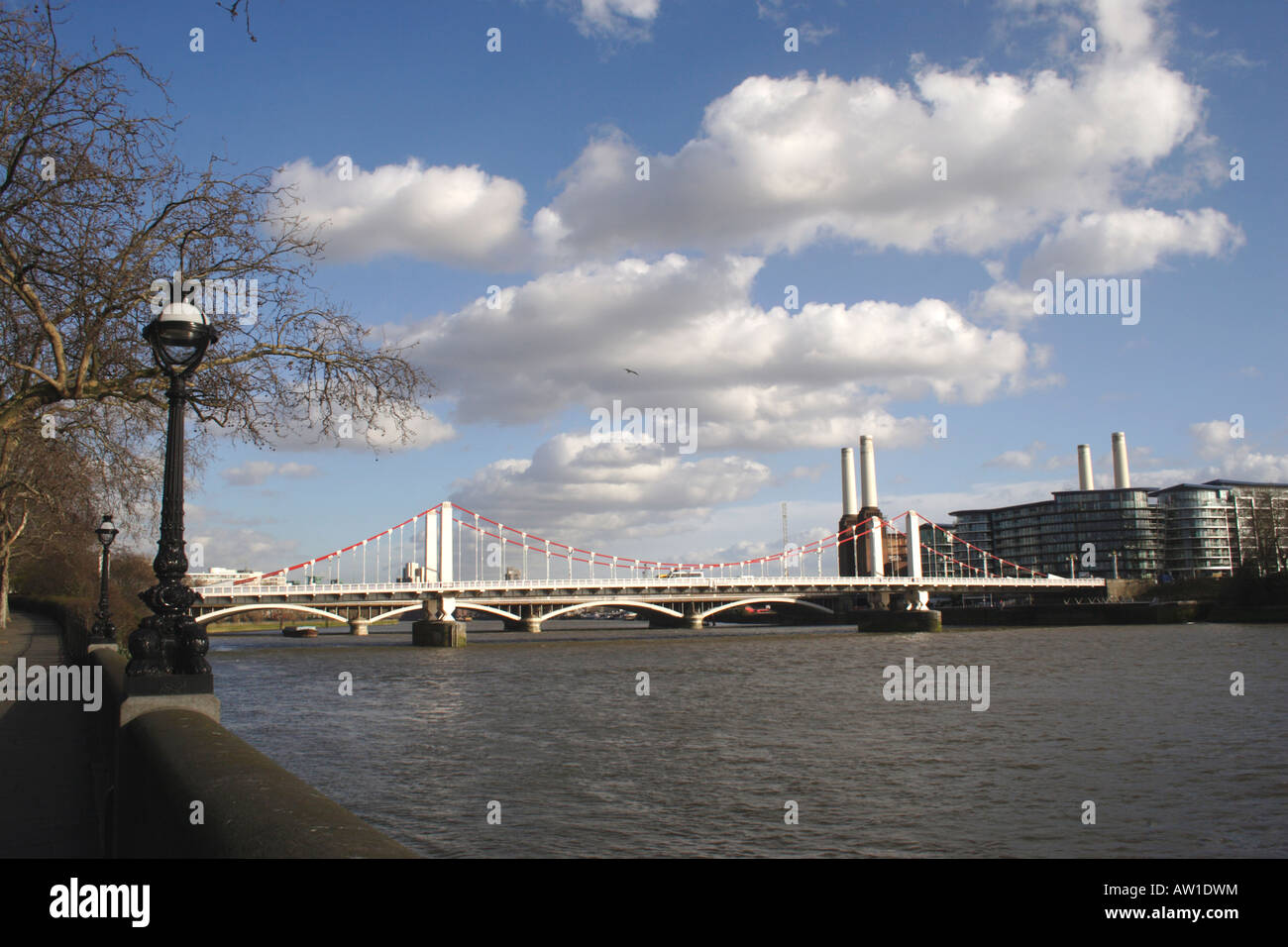 Chelsea Bridge London Stock Photo - Alamy