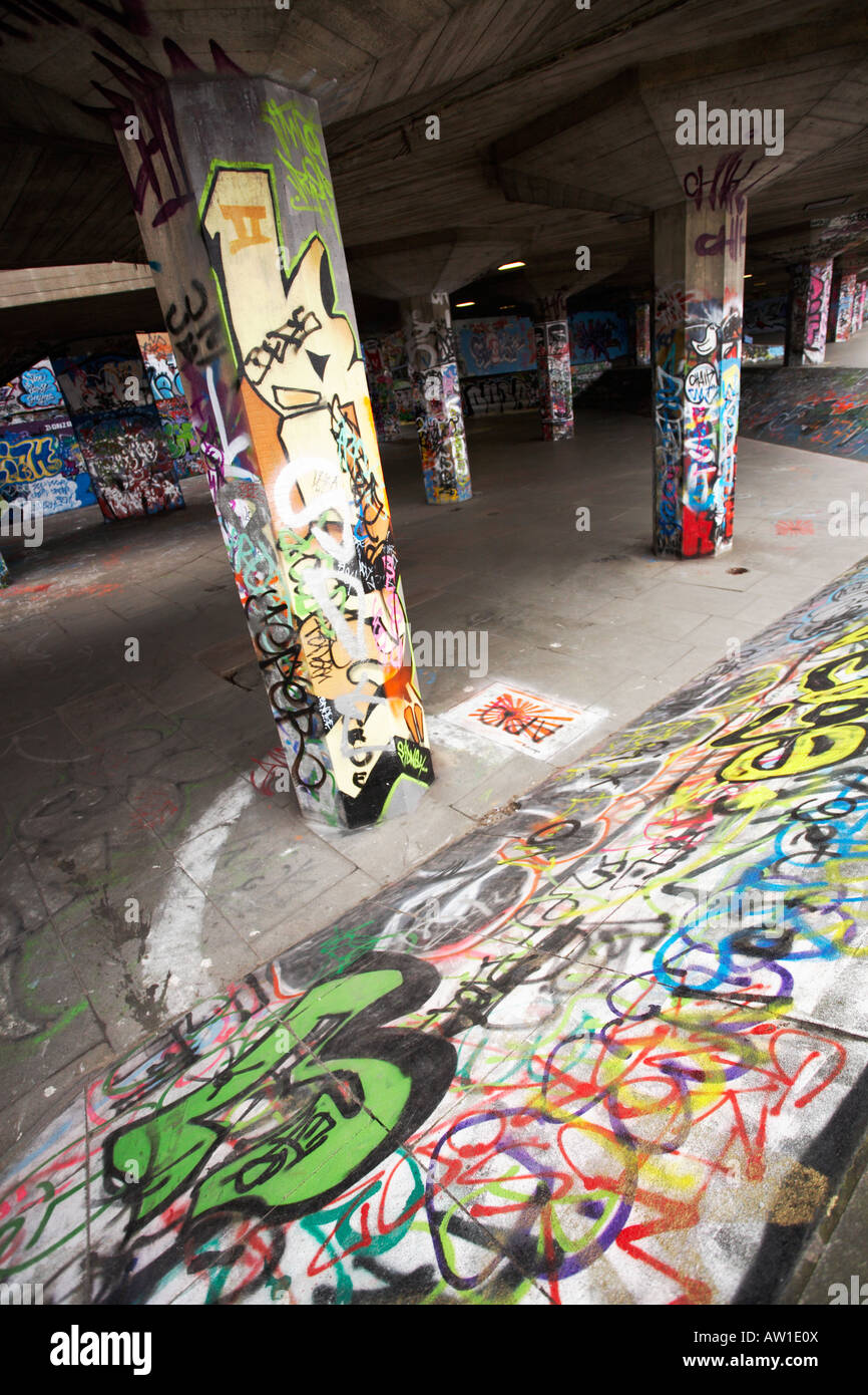London car park graffiti hi-res stock photography and images - Alamy