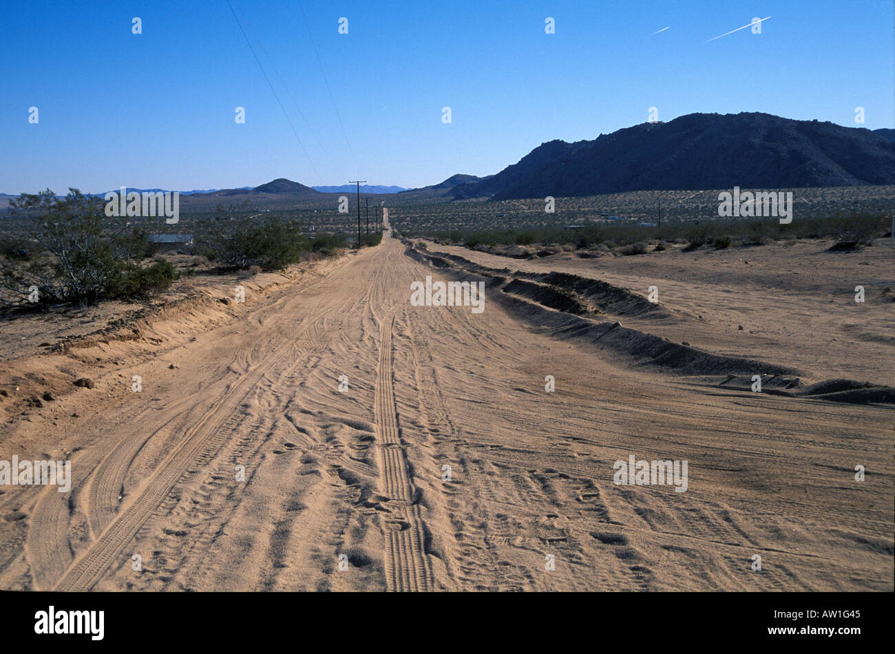 Empty desert road telegraph poles hi-res stock photography and images ...