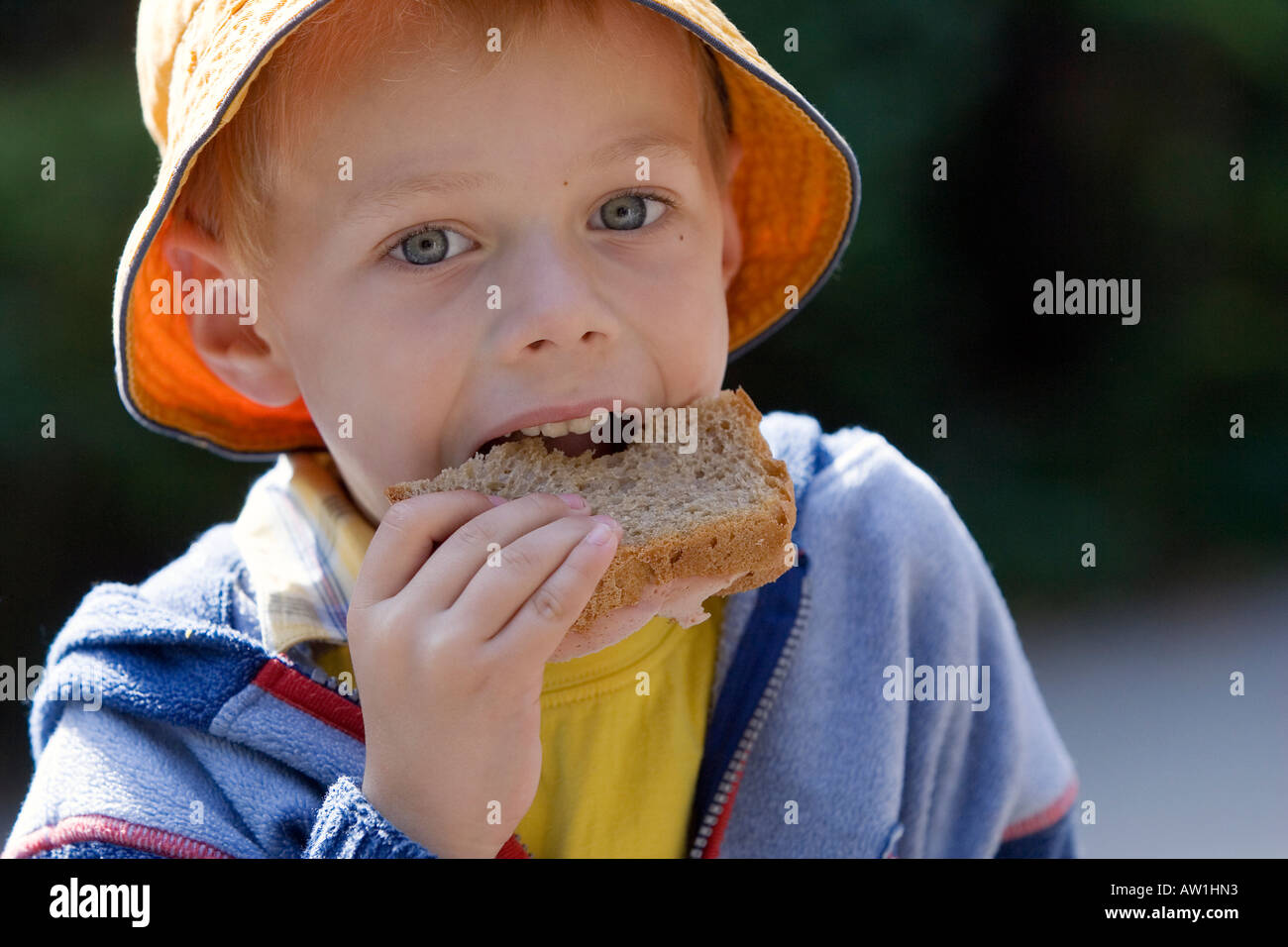 A little boy eating a bread Stock Photo - Alamy