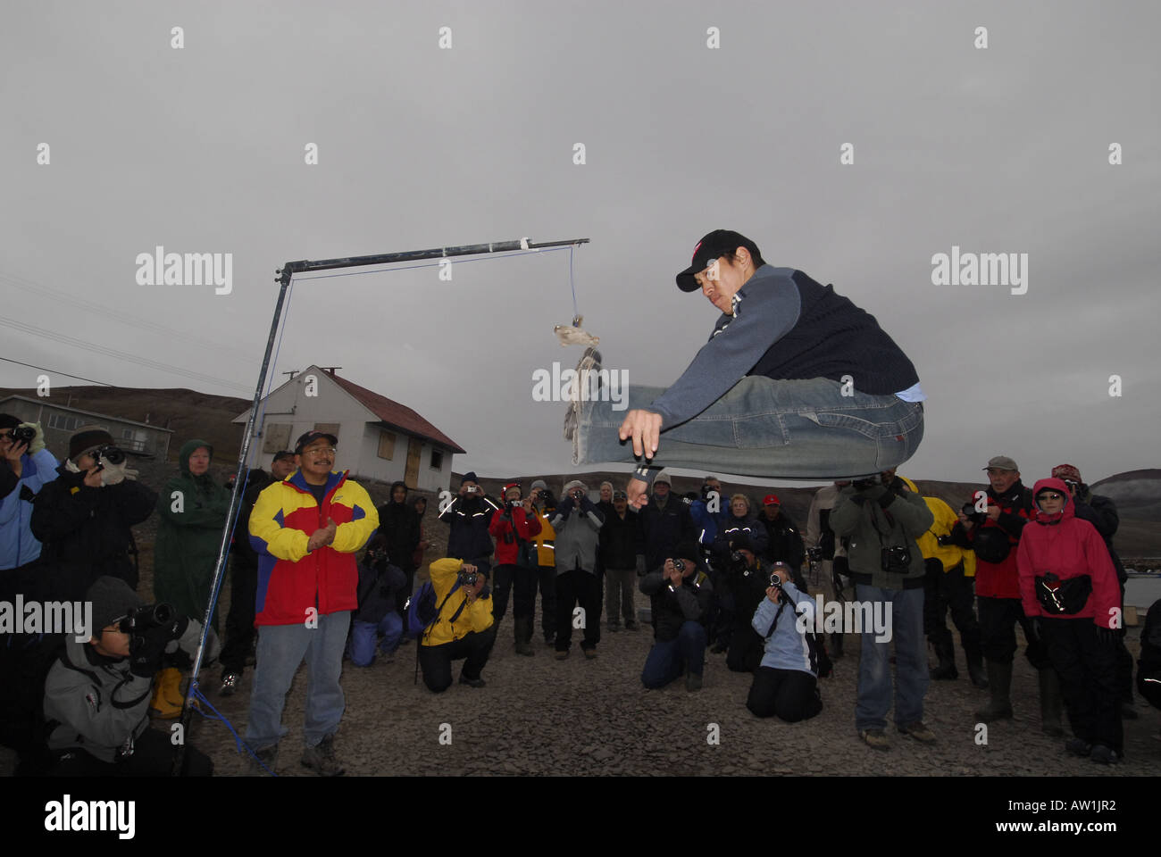 Inuit arctic games coastal inuit hi-res stock photography and images ...
