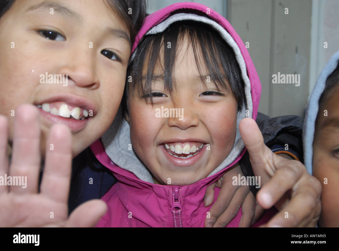 Canada children playing inuit hi-res stock photography and images - Alamy