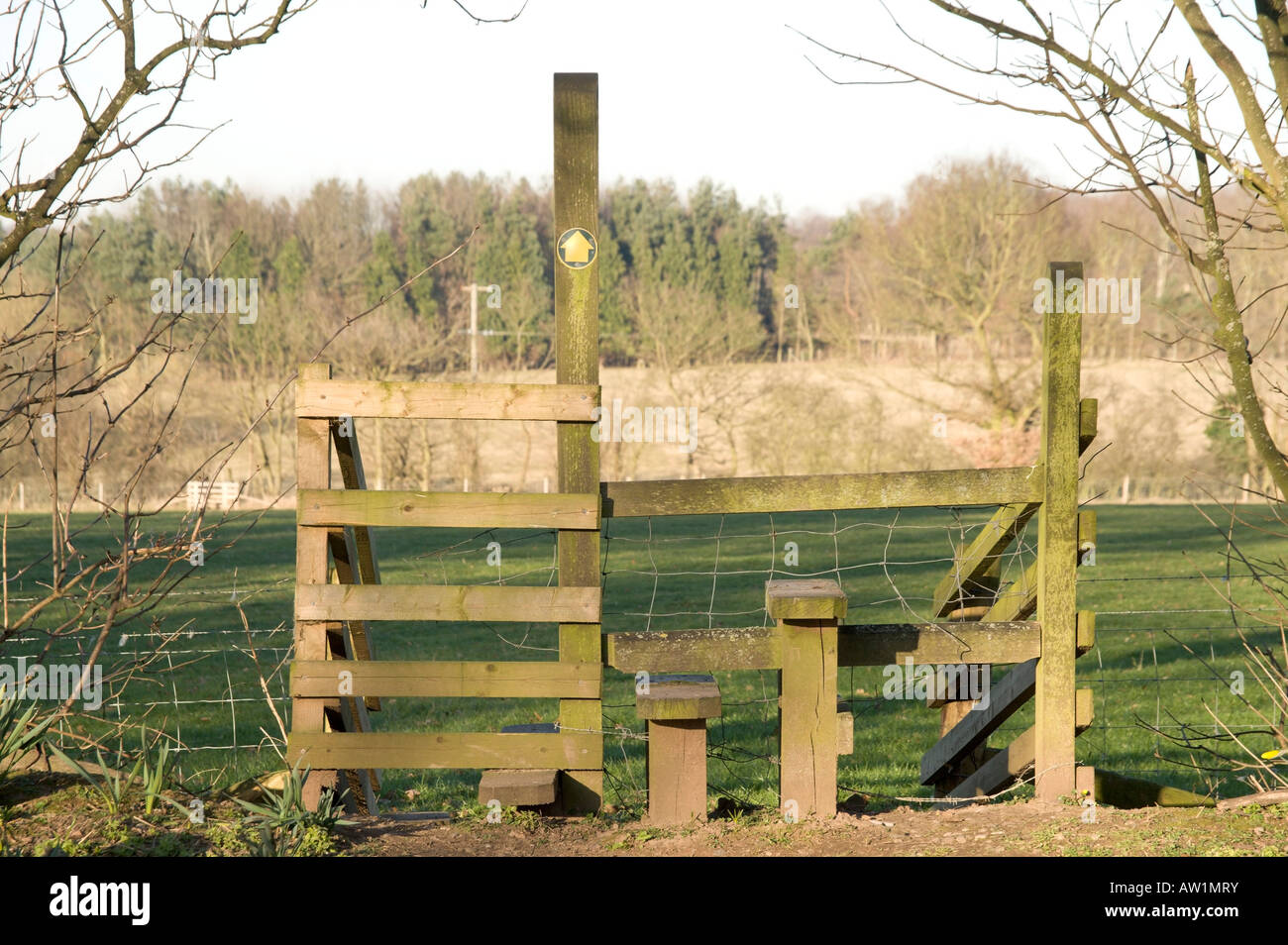 A gate on a footpath Stock Photo - Alamy