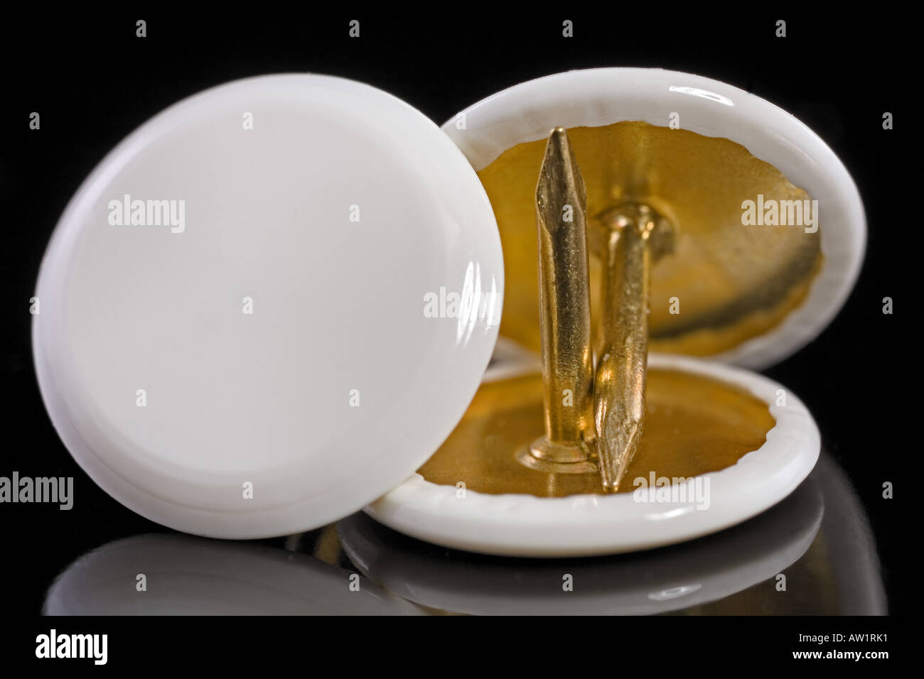 Close up thumbtacks hi-res stock photography and images - Alamy