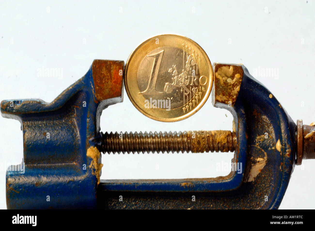 Euro coin in vice hi-res stock photography and images - Alamy