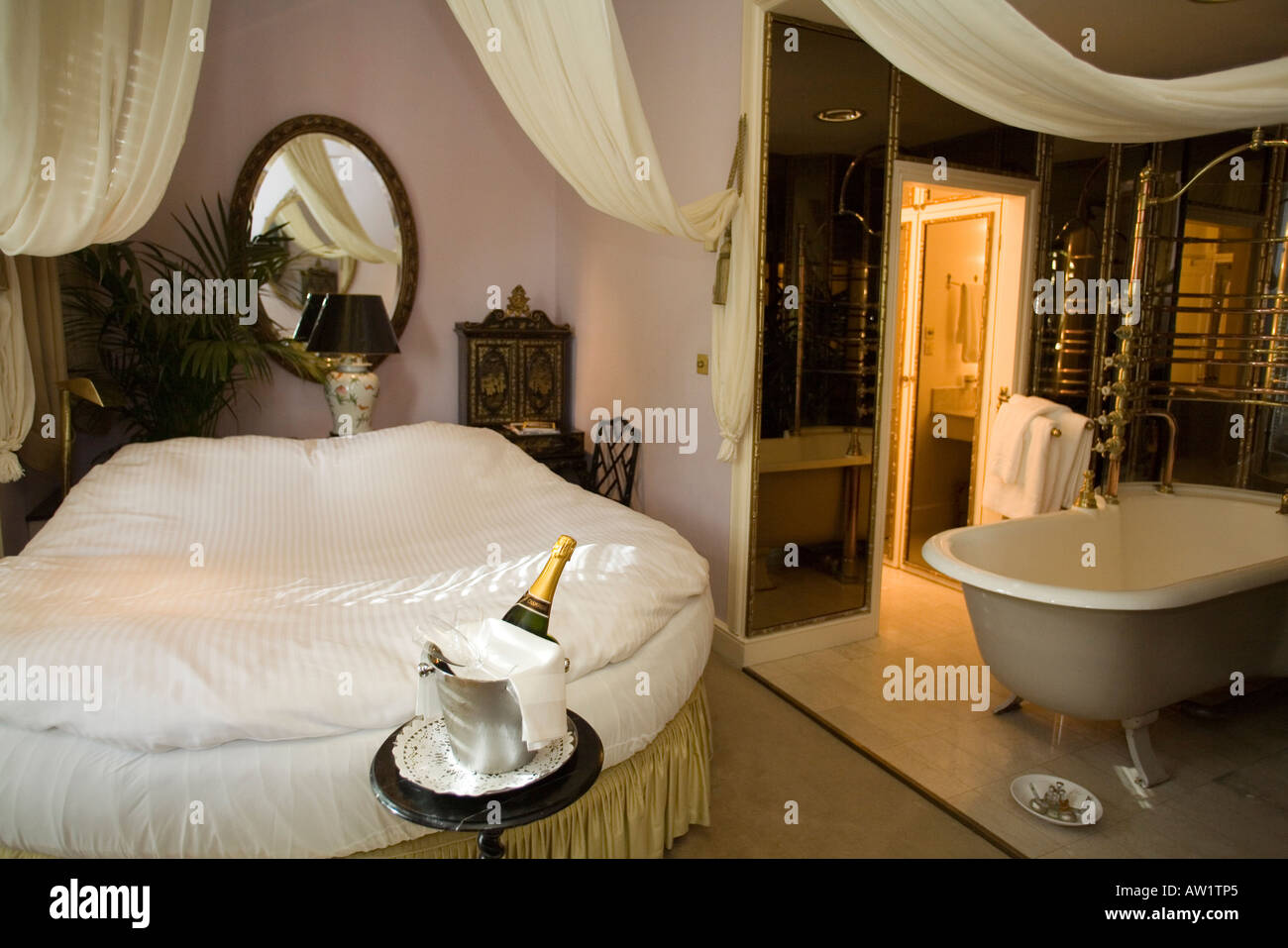 Romantic notting hill hi-res stock photography and images - Alamy