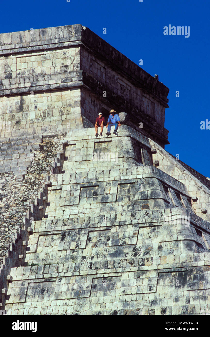 Climbing mayan pyramid chichen itza hi-res stock photography and images ...