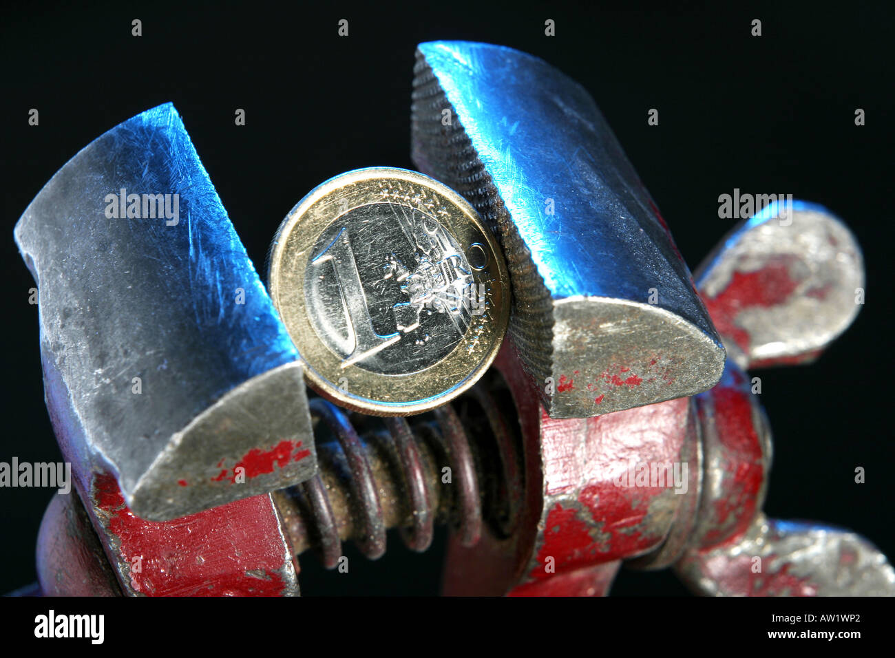 Euro coin in vice hi-res stock photography and images - Alamy