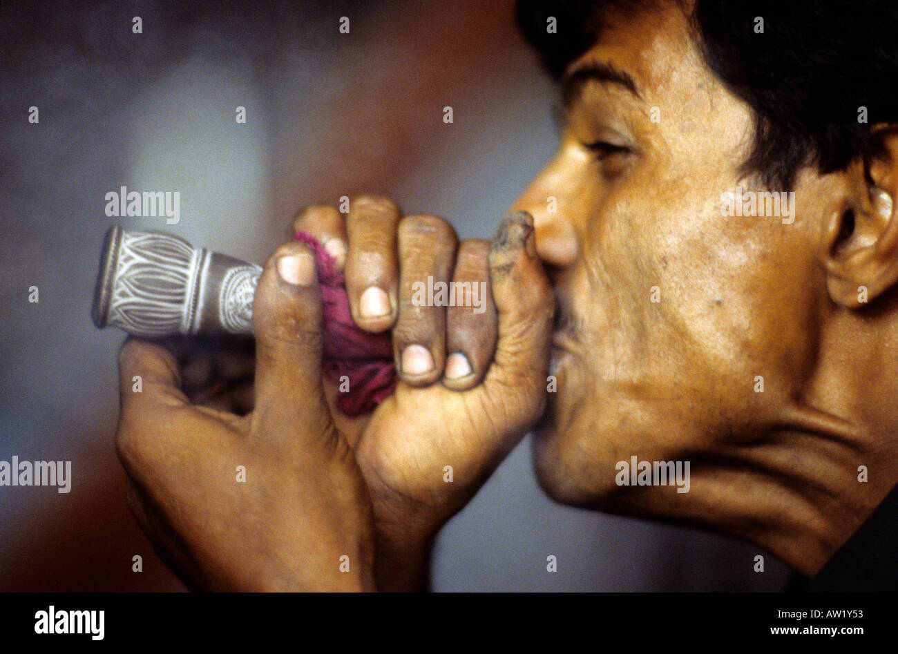 Roach pipe hi-res stock photography and images - Alamy