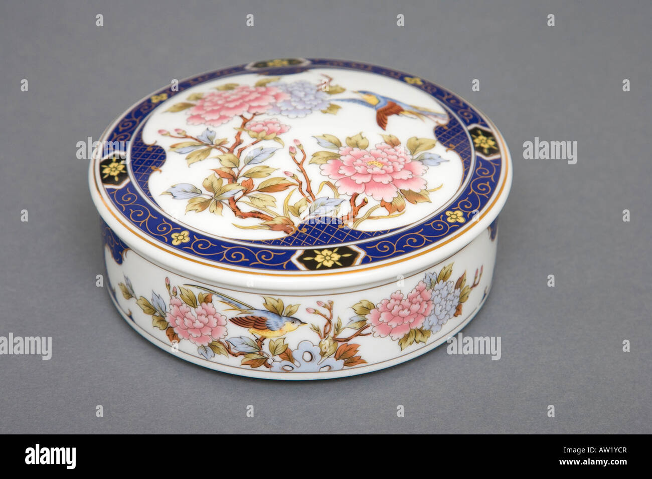 Japanese fine bone china trinket box Stock Photo - Alamy