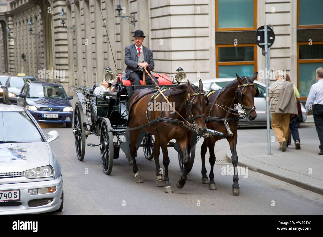 Horse drawn carriage with driver Fiaker Vienna Austria Stock Photo - Alamy
