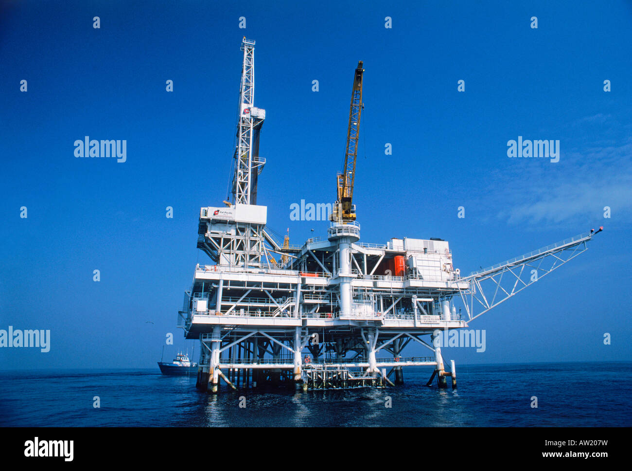 Offshore Pacific Ocean oil rig off Huntington Beach, California Stock ...