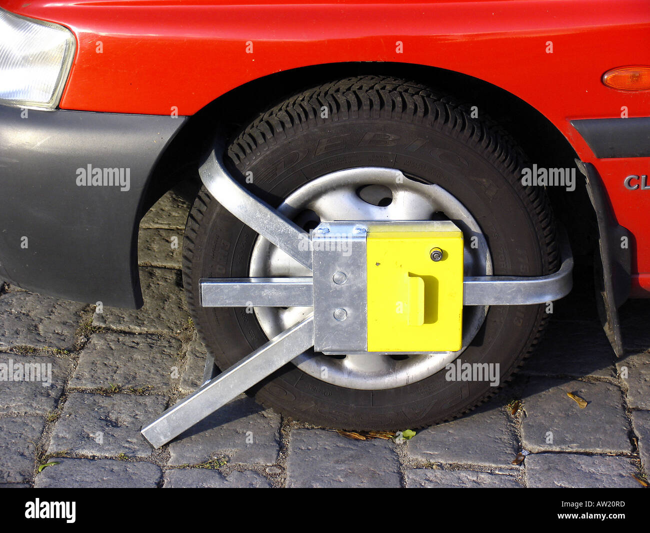 Car wheel blockade hi-res stock photography and images - Alamy