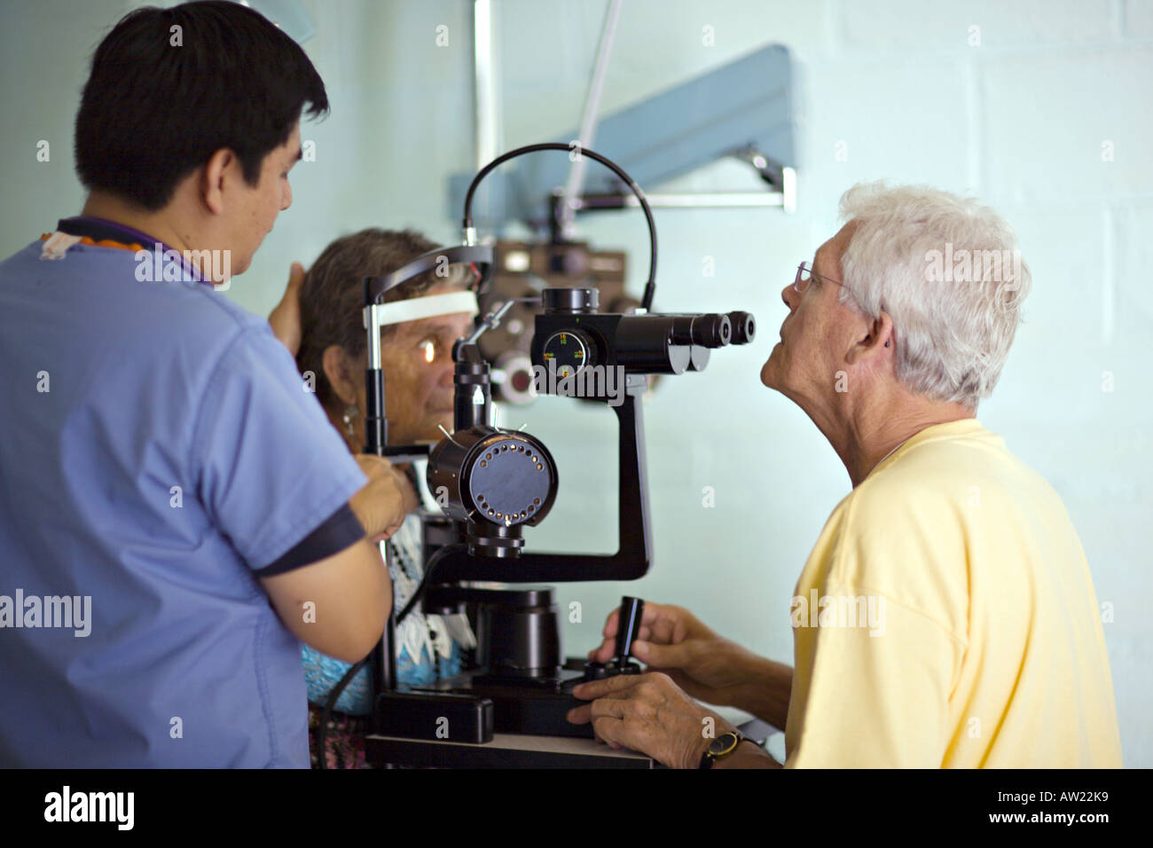 GUATEMALA SAN PEDRO LA LAGUNA Volunteer optician from the United States ...