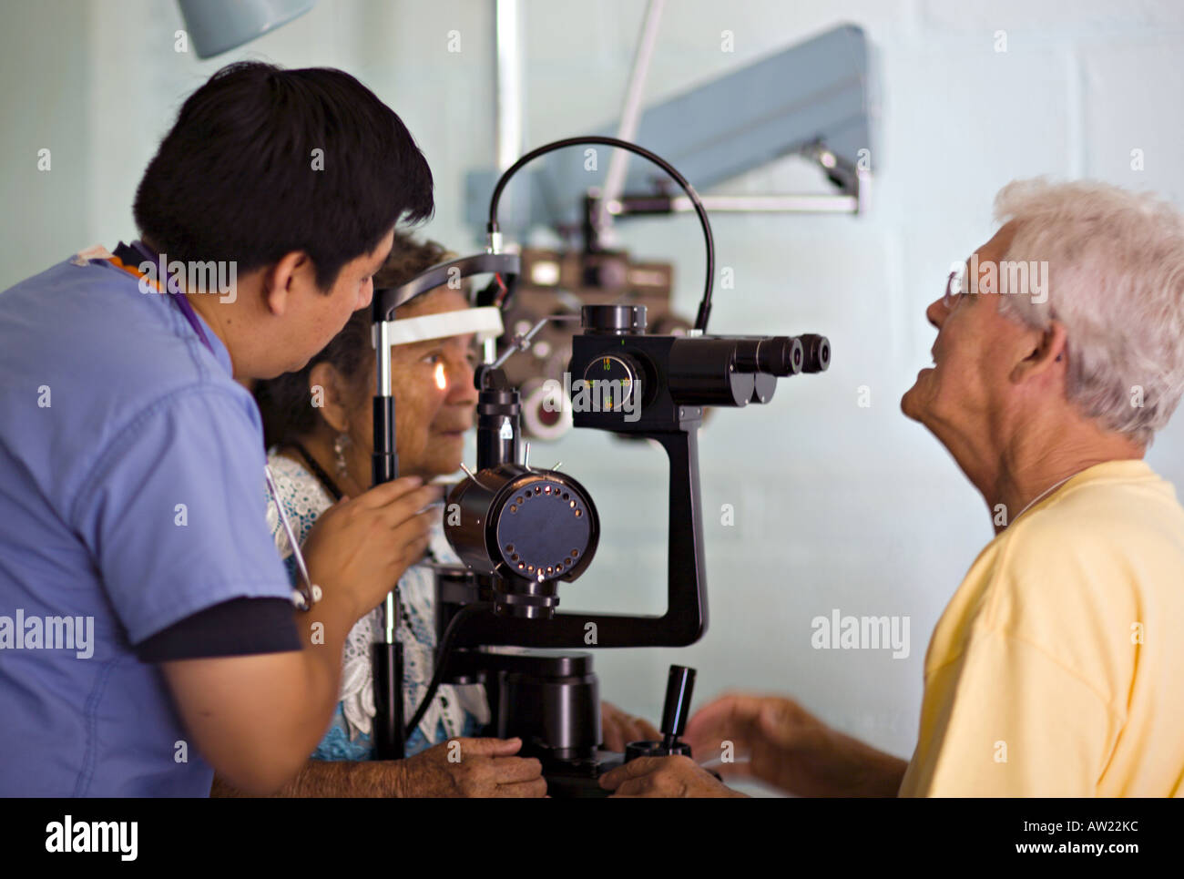 GUATEMALA SAN PEDRO LA LAGUNA Volunteer optician from the United States ...