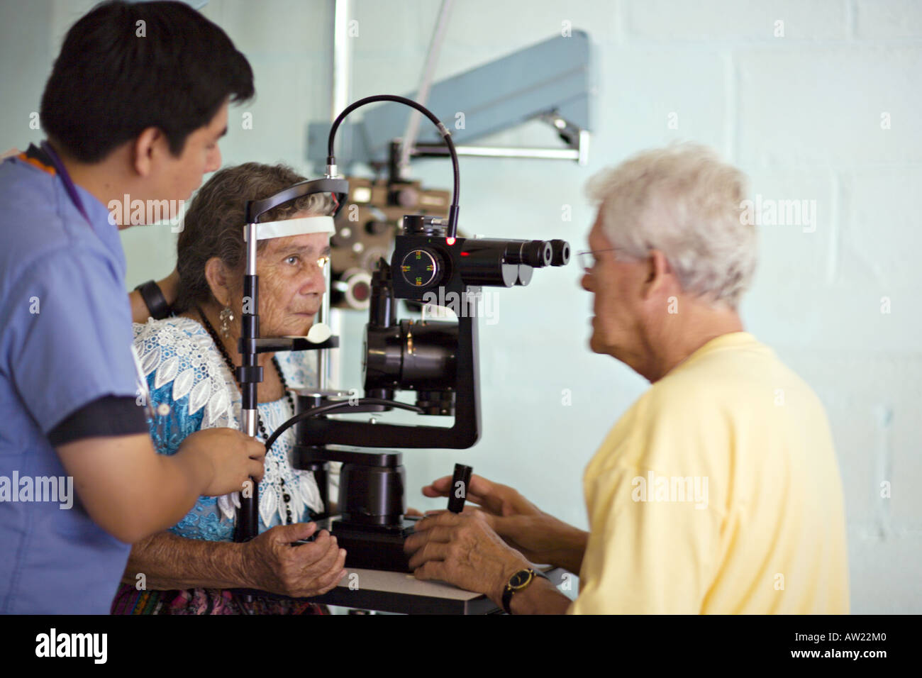 GUATEMALA SAN PEDRO LA LAGUNA Volunteer optician from the United States ...