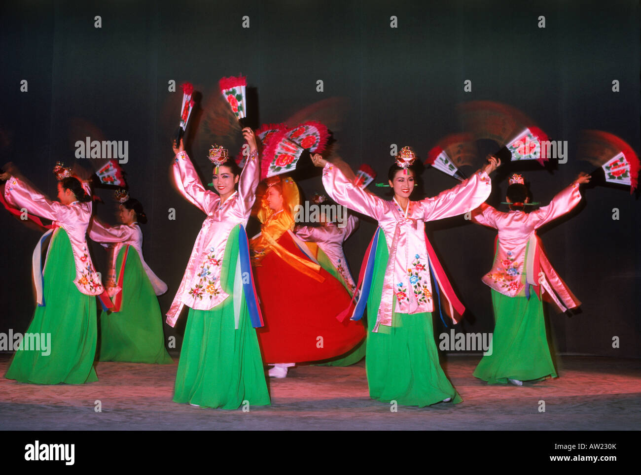 Woman performing traditional Fan Dance in South Korea Stock Photo - Alamy