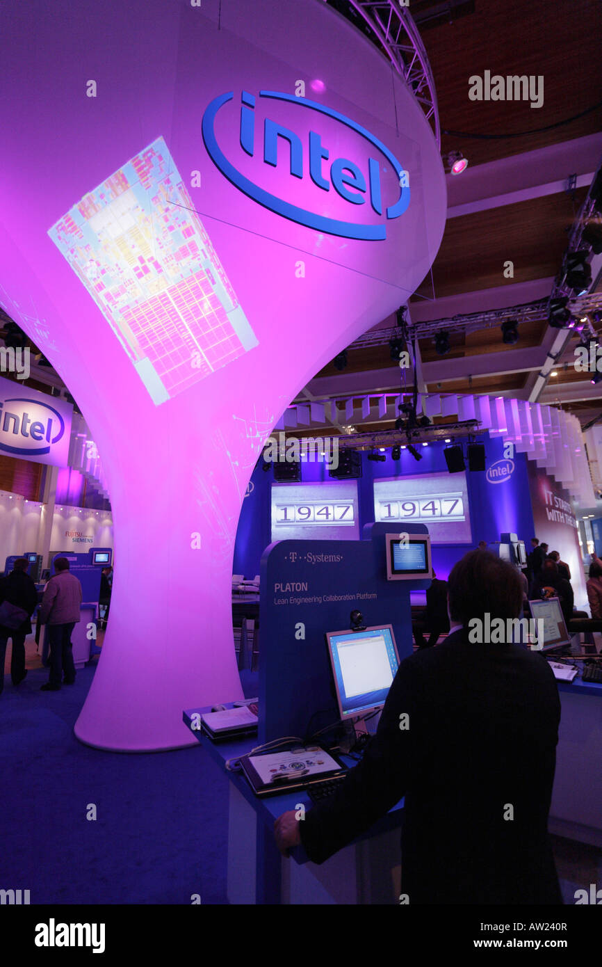 Intel booth hi-res stock photography and images - Alamy