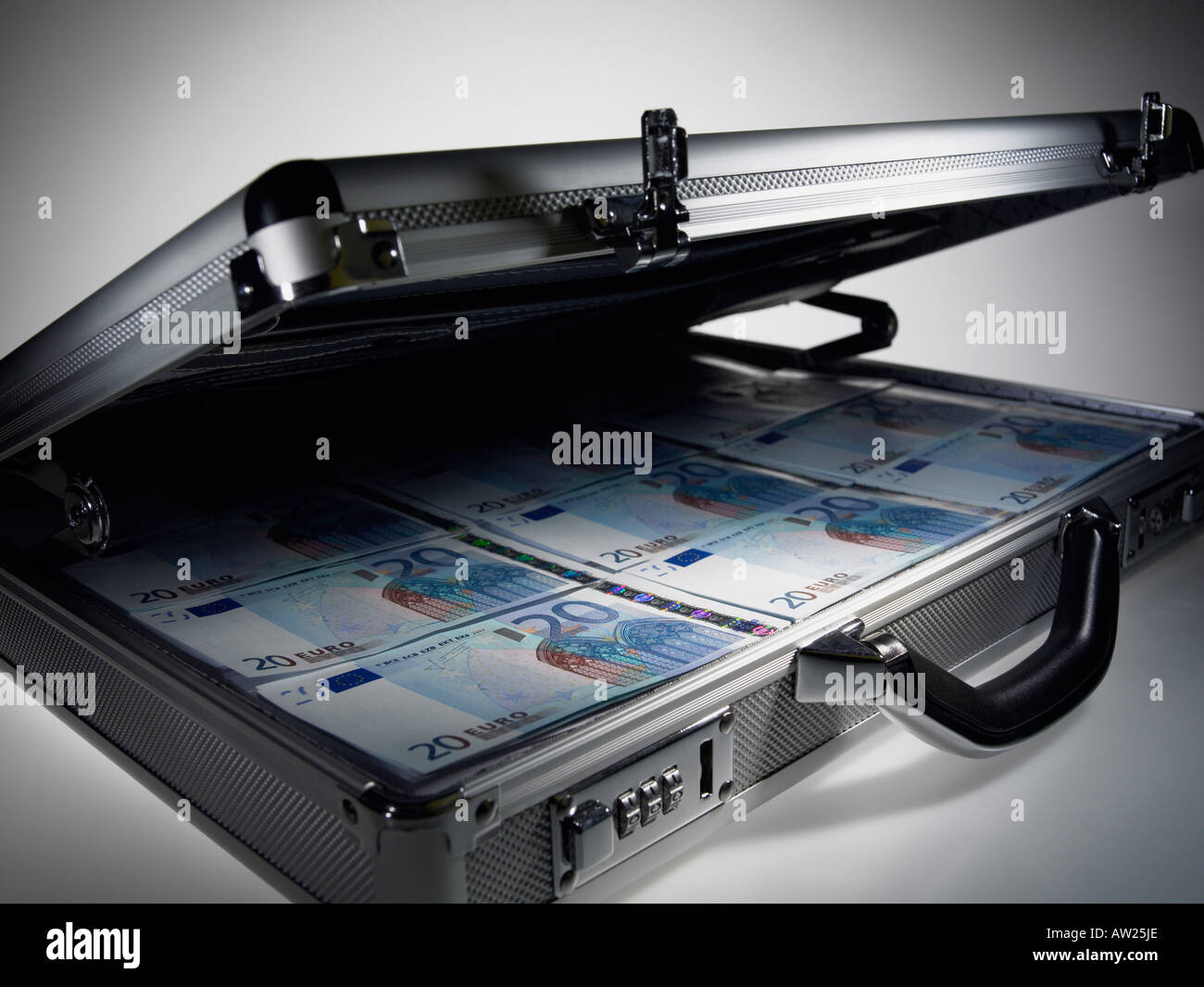 Briefcase full of twenty euro notes Stock Photo - Alamy