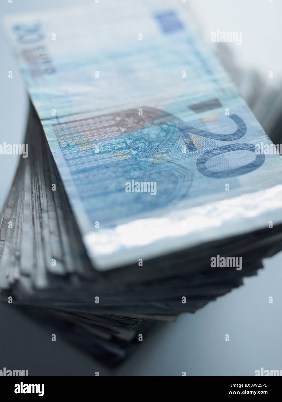 Pile of twenty euro notes Stock Photo - Alamy