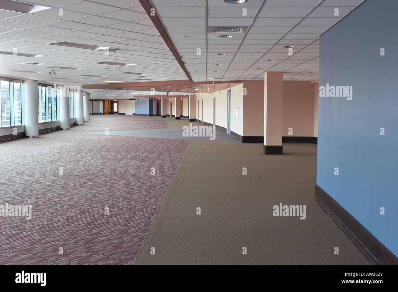 Open work area hi-res stock photography and images - Alamy