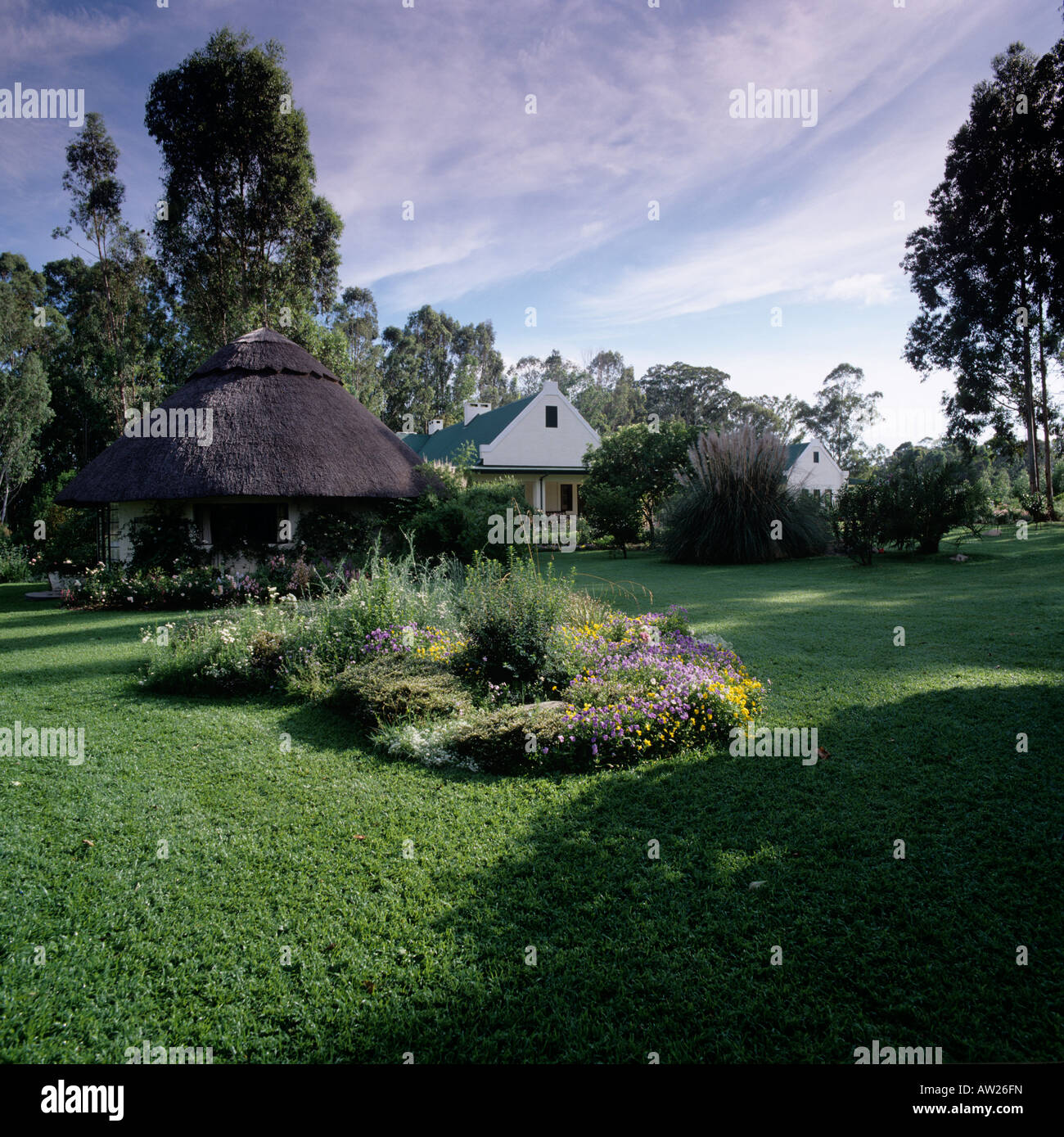 Rondavel hut hi-res stock photography and images - Alamy