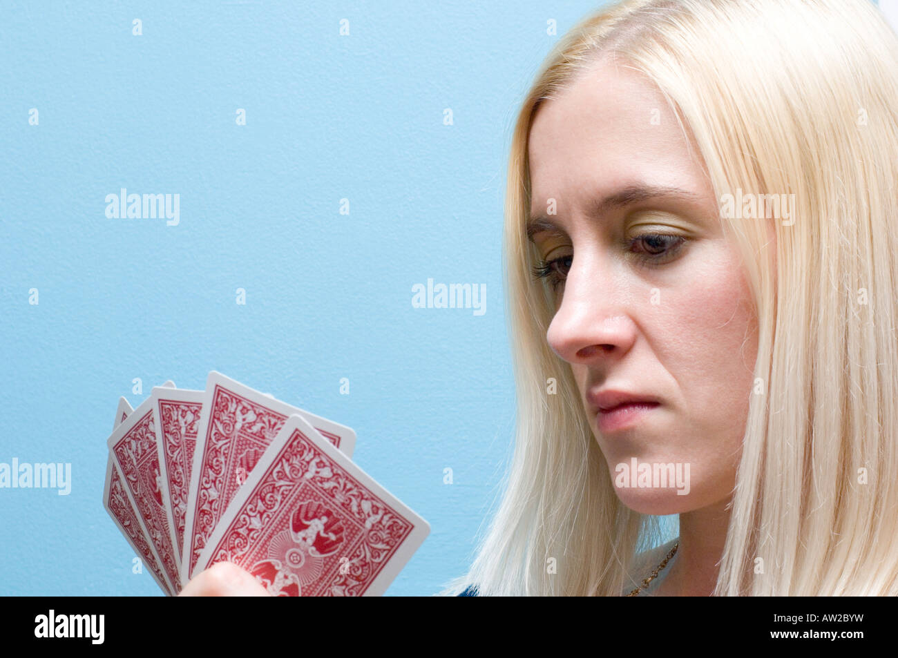 A beautiful blonde woman playing poker Stock Photo - Alamy