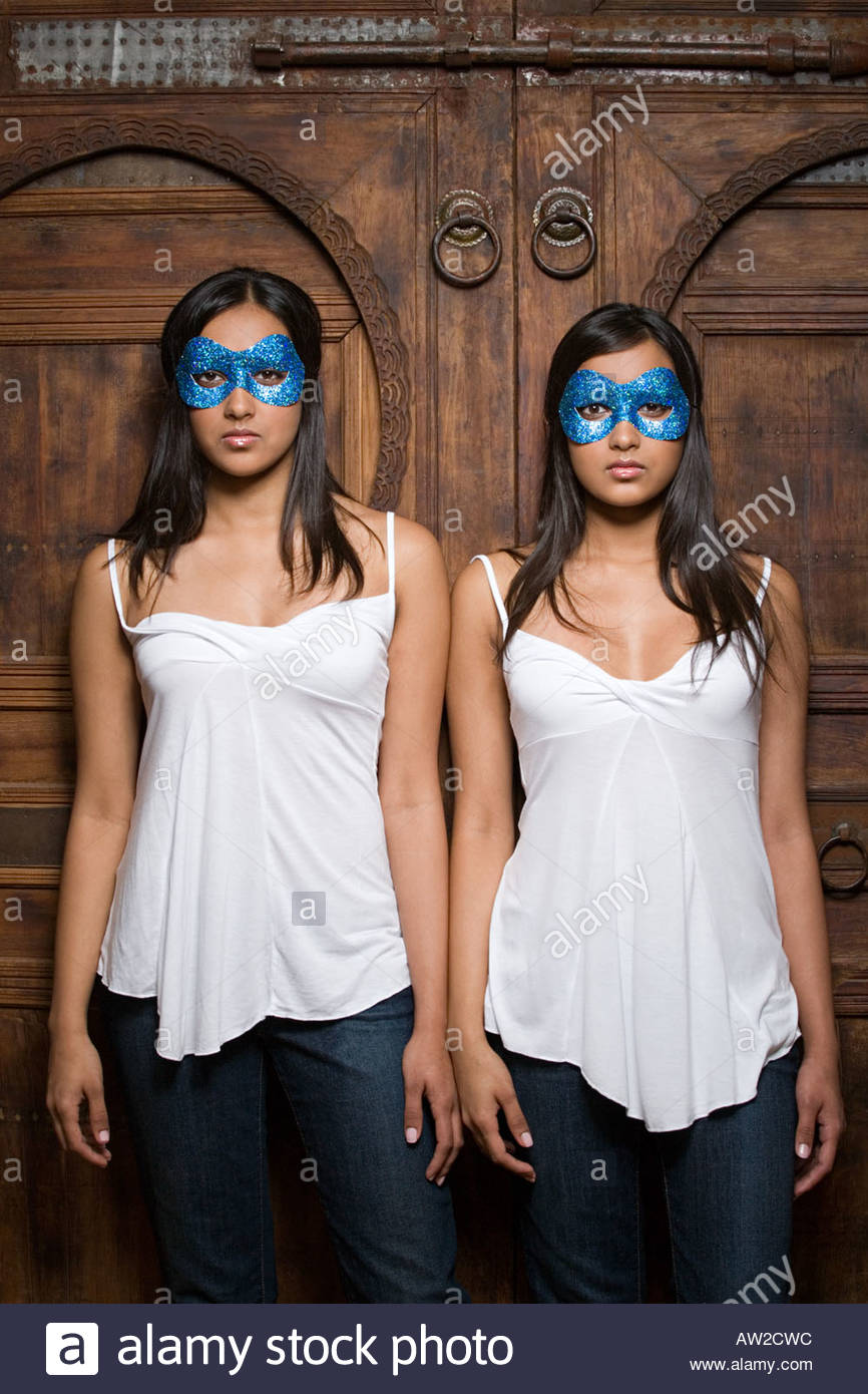 Identical Siblings Stock Photos & Identical Siblings Stock Images - Alamy