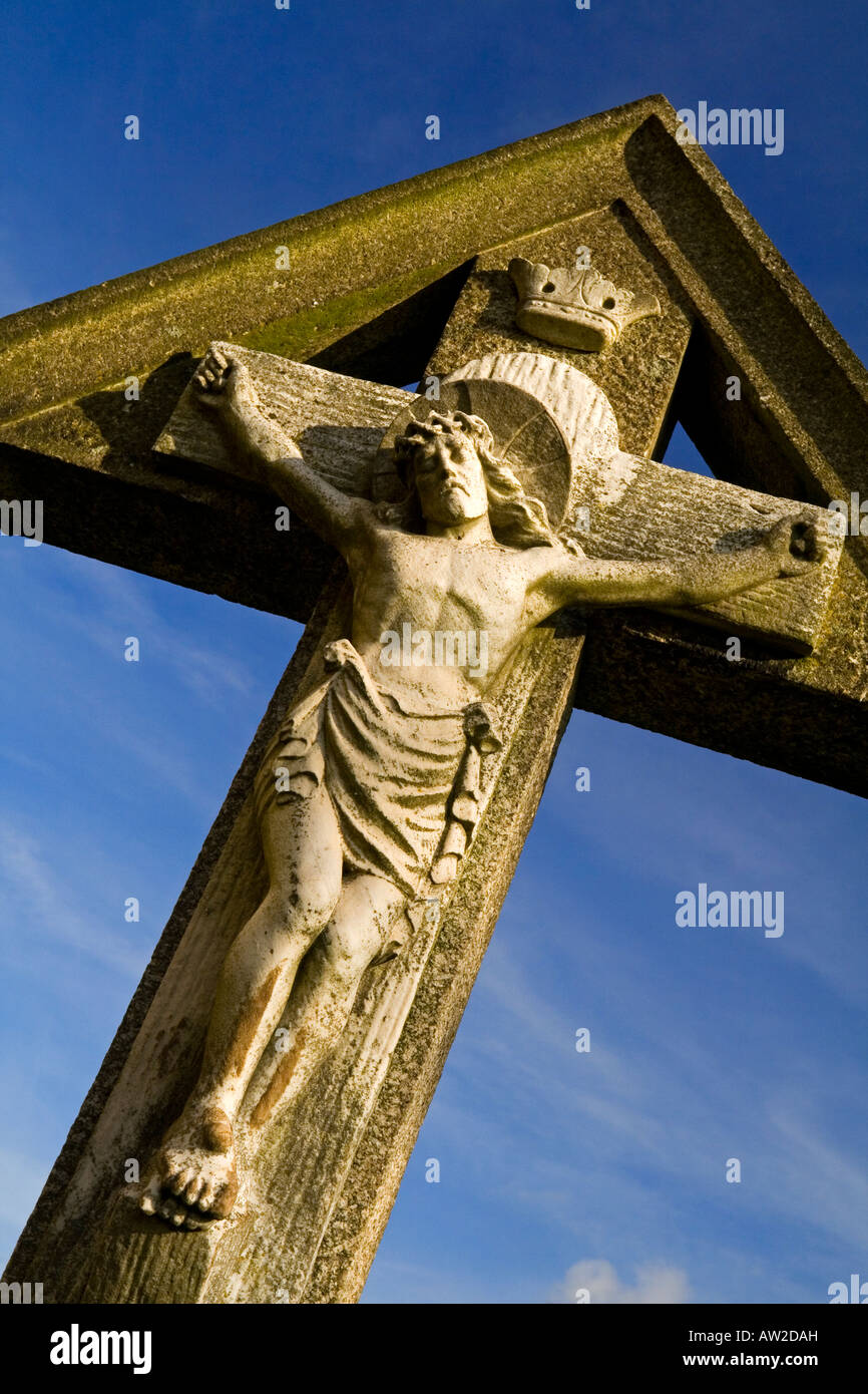 Crucifix outside Tewkesbury Abbey St Mary the Virgin Church ...