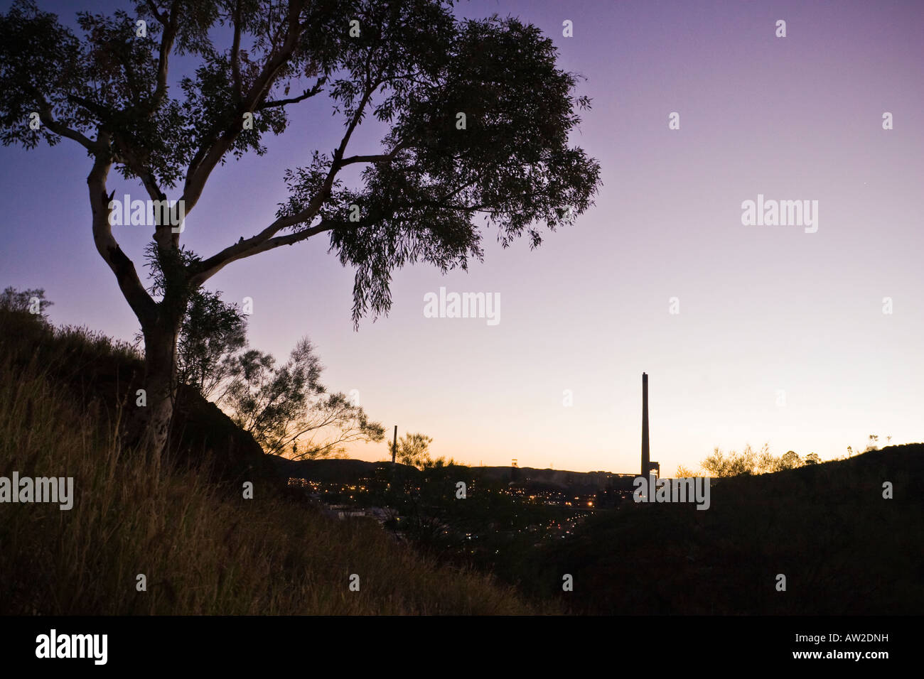 Sunset from city lookout, mt isa hi-res stock photography and images ...