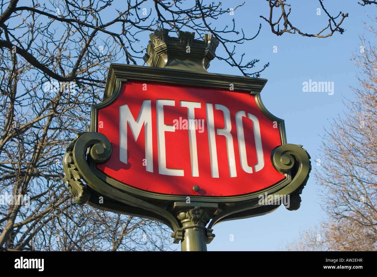 Old fashioned Paris Metro sign near the Trocadero Stock Photo - Alamy