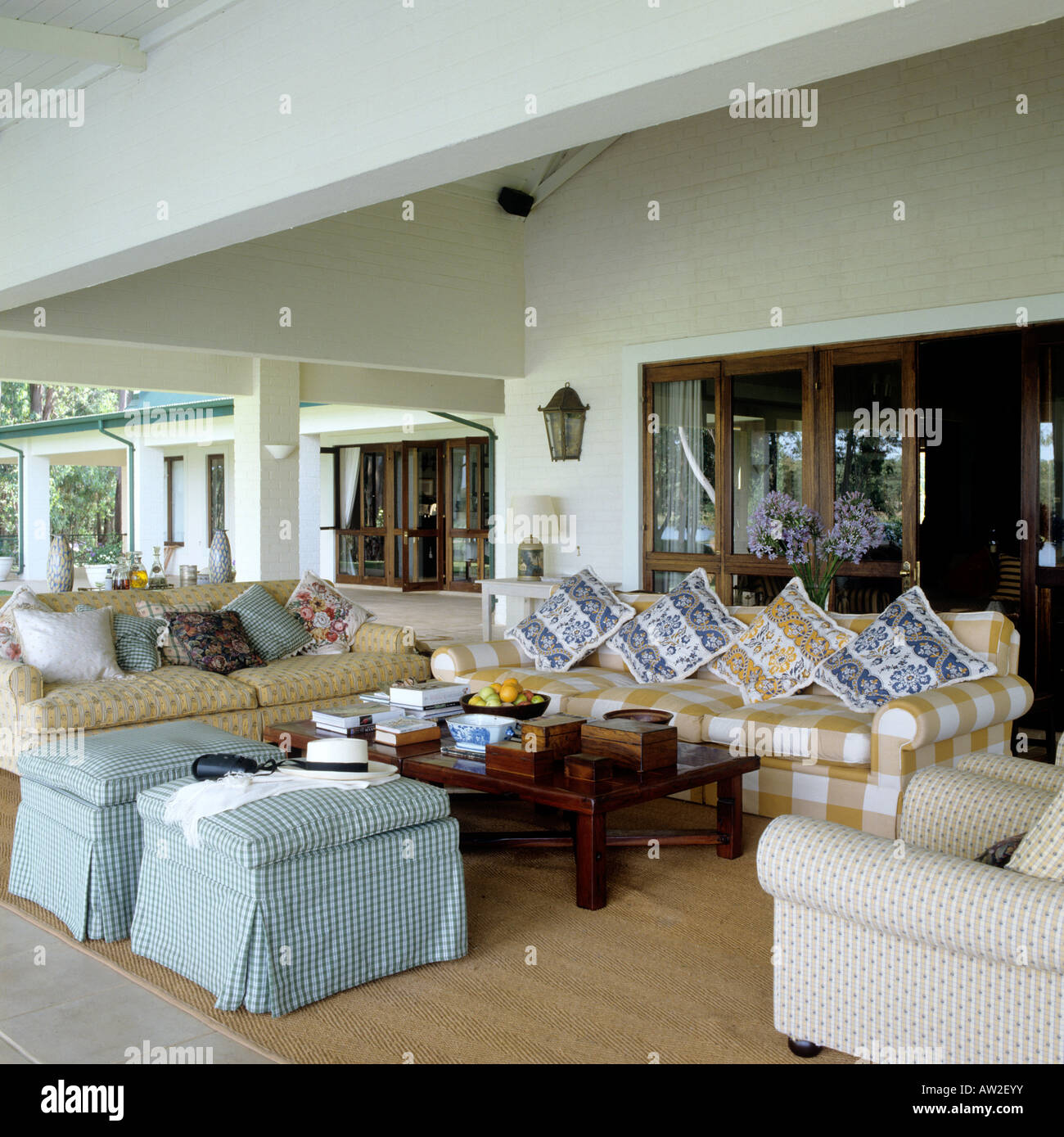 White zimbabwean hi-res stock photography and images - Alamy