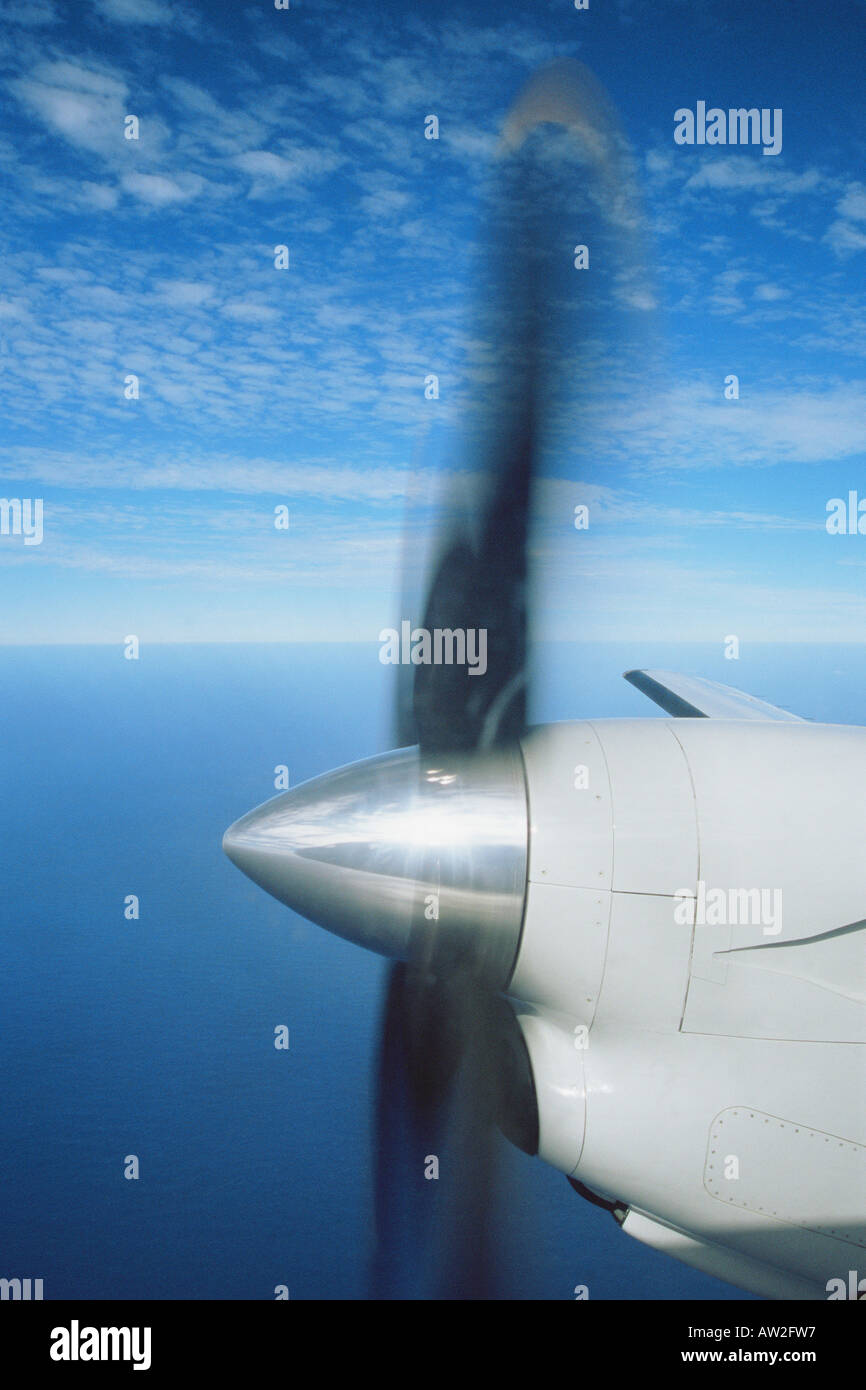 Propeller flying aeroplane hi-res stock photography and images - Alamy