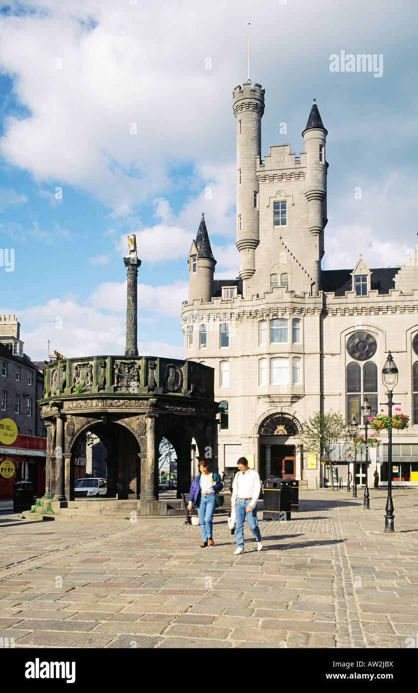 The mediaeval Mercat Cross and Castlegate in Aberdeen city centre in ...