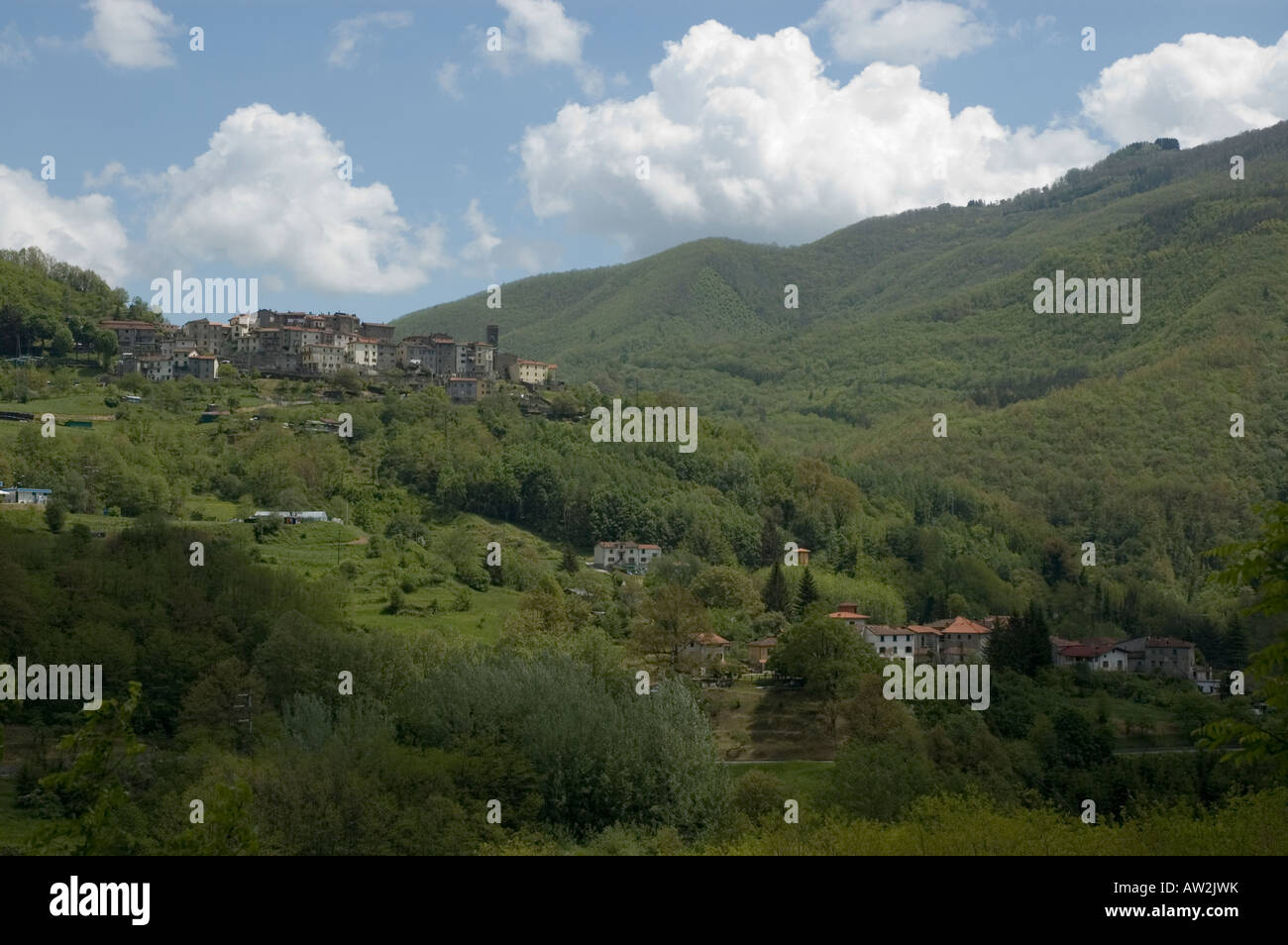 Landscape view panorama of north Tuscany hills Stock Photo - Alamy
