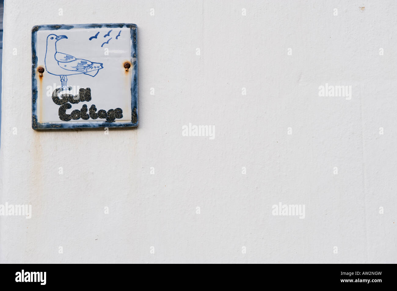 Cornish cottage name plaque reading 'Gull Cottage' Stock Photo - Alamy
