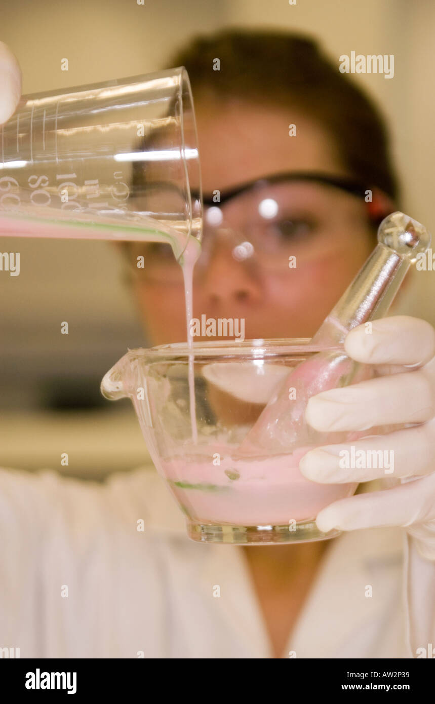 Science student mortar and pestle hi-res stock photography and images ...