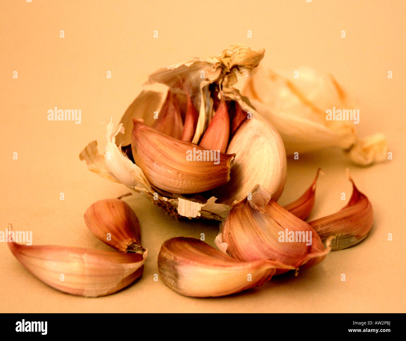 Stacked up garlic hi-res stock photography and images - Alamy