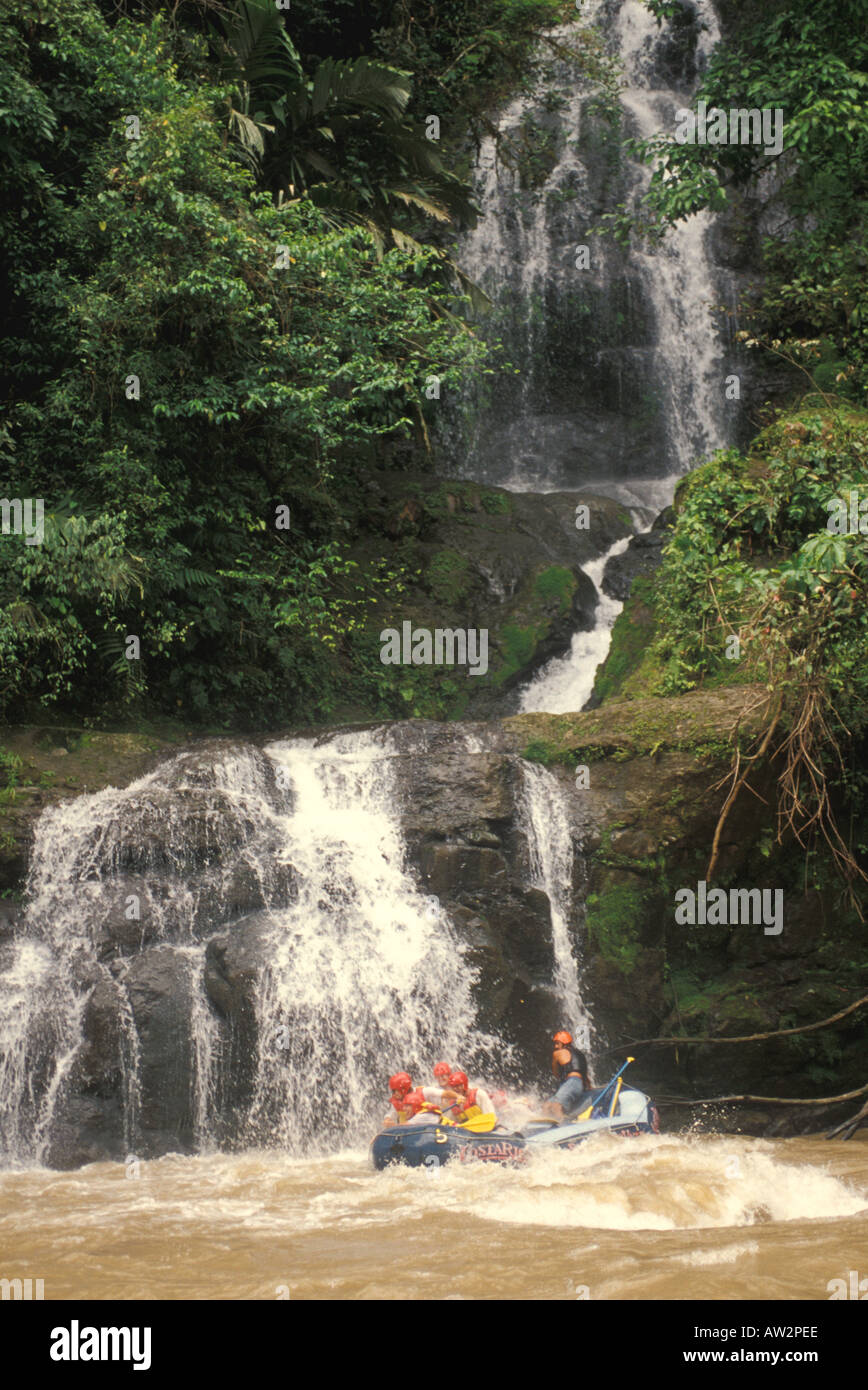Costa rica whitewater rafting pacuare hi-res stock photography and ...