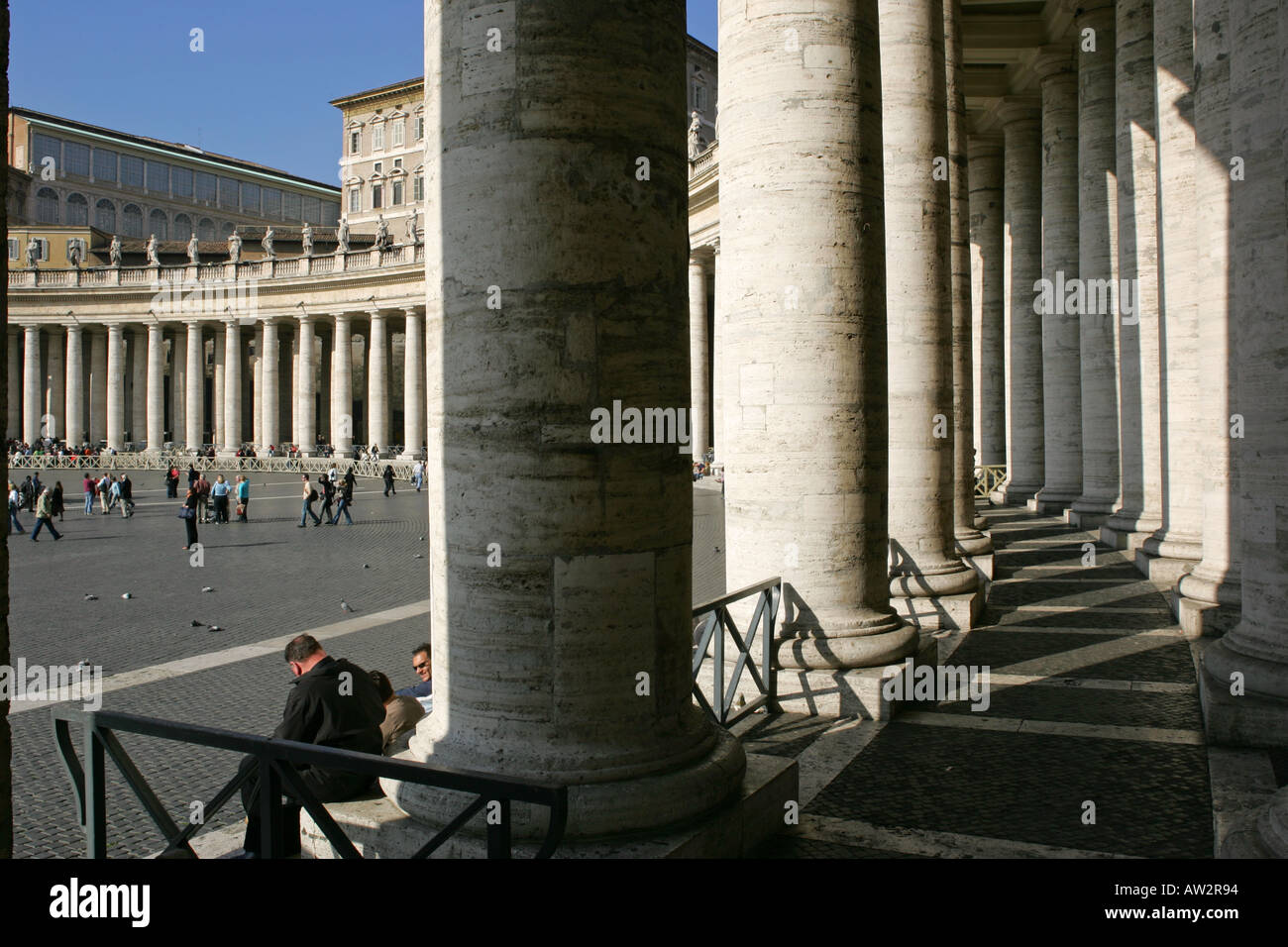 Famous colonnade st peters basilica hi-res stock photography and images ...