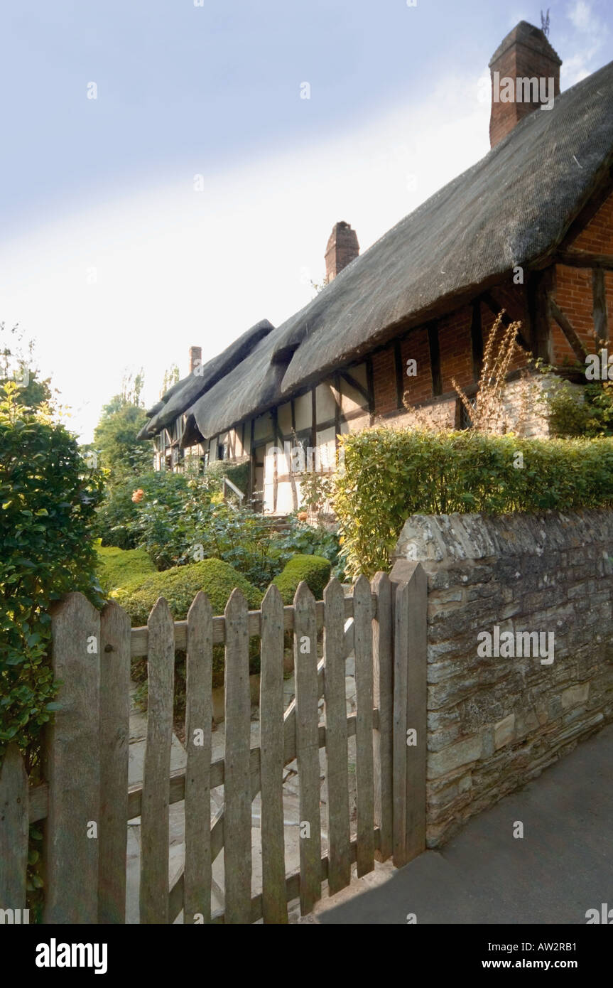 anne hathaways cottage home of william shakespeares wife shottery ...