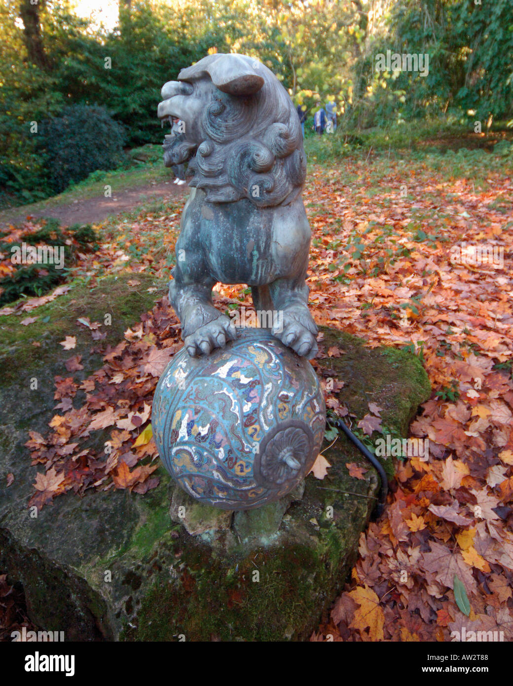 japanese statue foo dog Stock Photo - Alamy